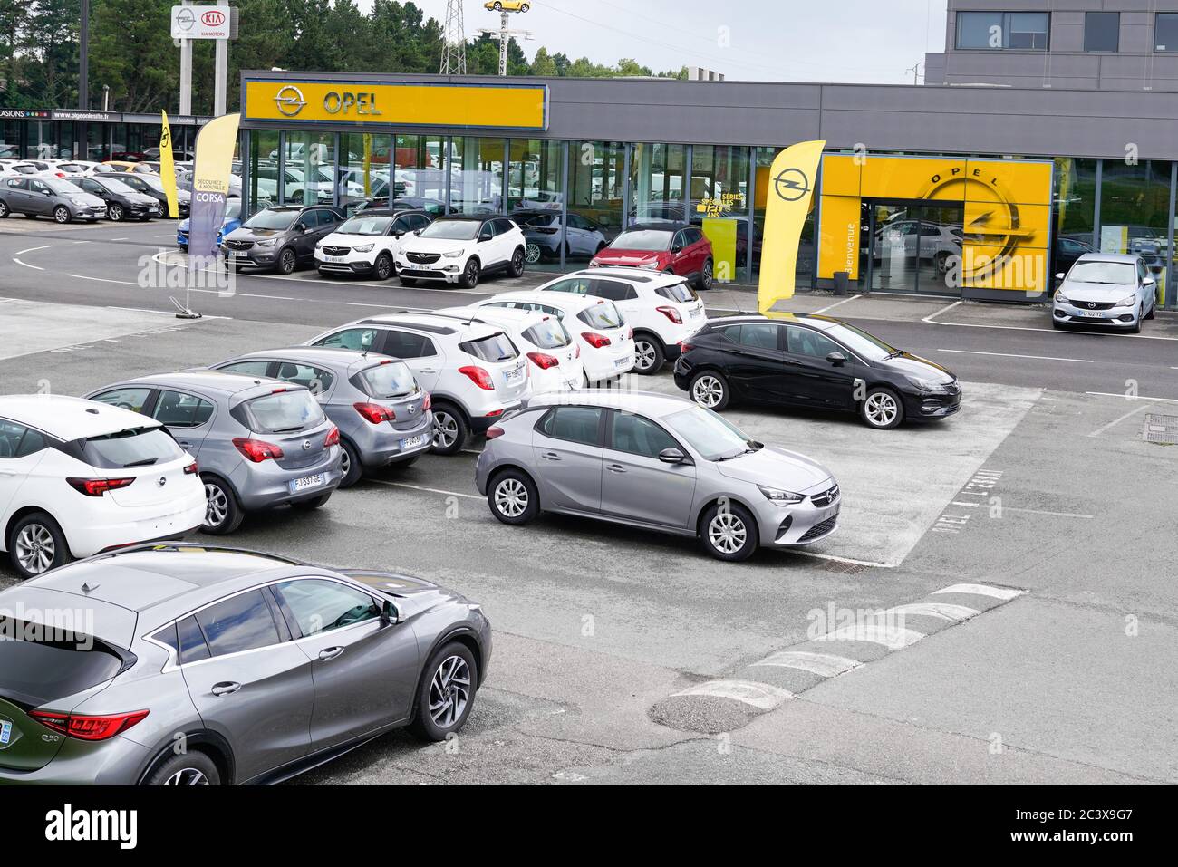 Official Dealer Opel High Resolution Stock Photography and Images - Alamy