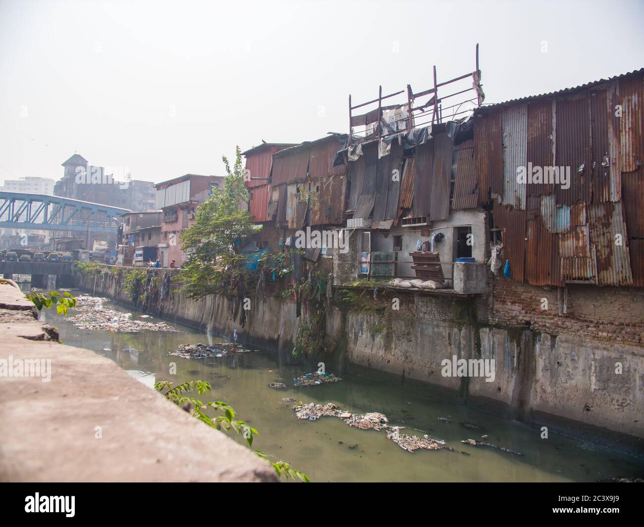 Dharavi mumbai building hi-res stock photography and images - Alamy