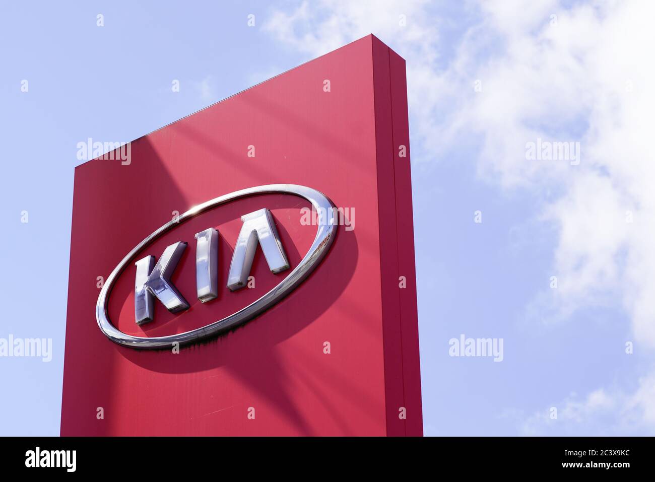 Kia logo dealership sign hi-res stock photography and images - Alamy