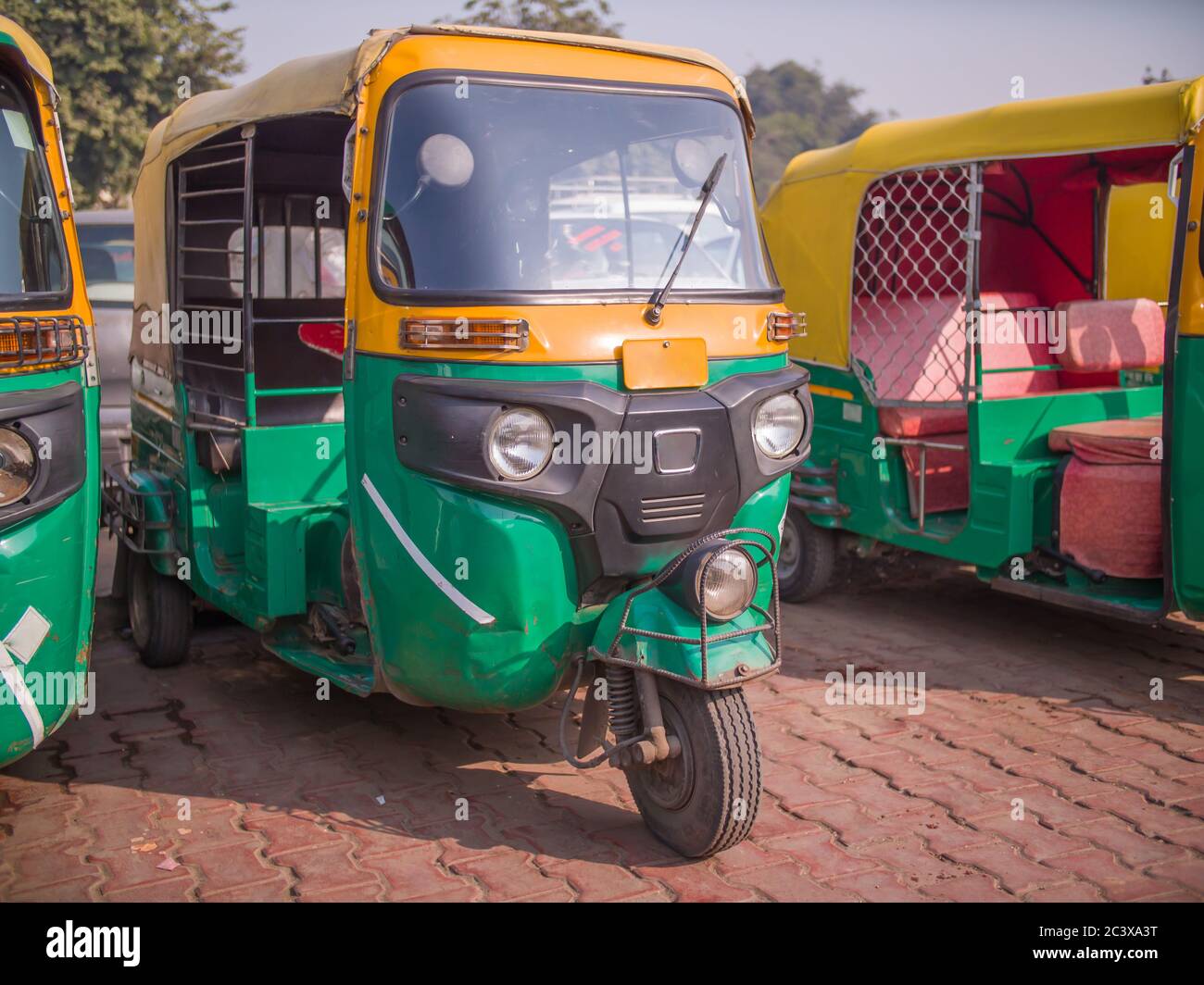 Rickshaws mumbai hi-res stock photography and images - Alamy