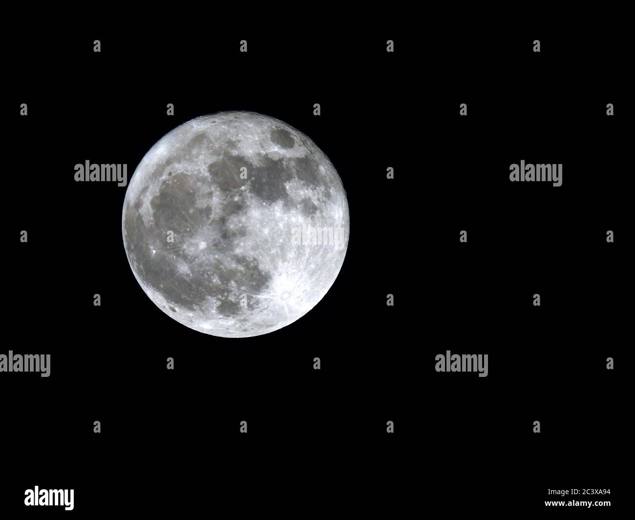 Full moon features hi-res stock photography and images - Alamy