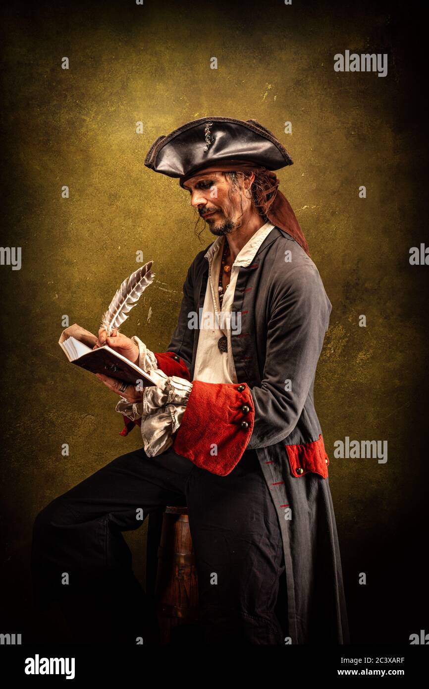 Profile writing hi-res stock photography and images - Alamy