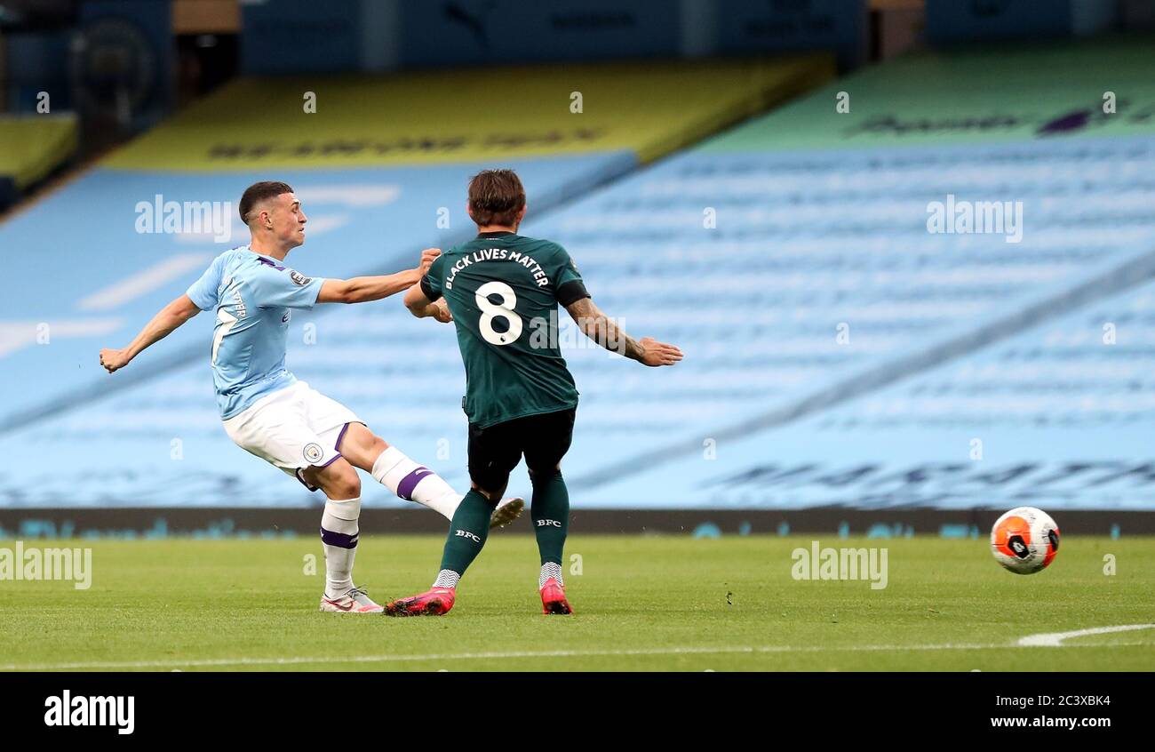 Manchester City's Phil Foden scores his side's first goal of the game ...