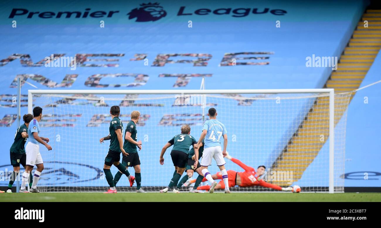 Manchester City's Phil Foden scores his side's first goal of the game ...