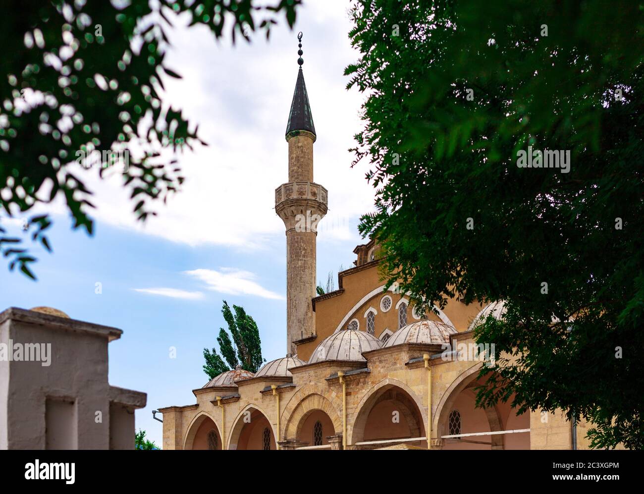 View tall white minaret hi-res stock photography and images - Alamy
