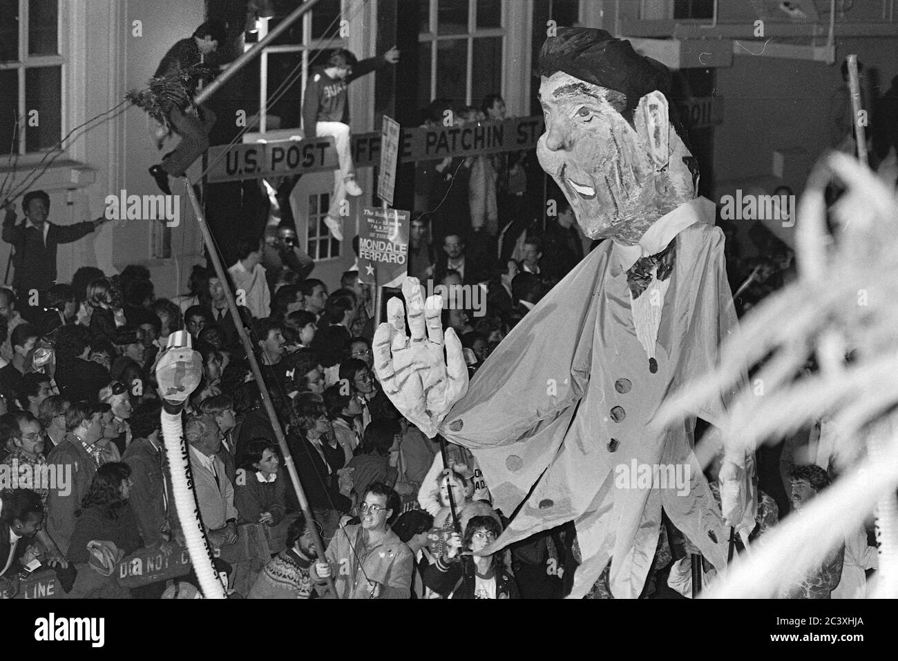 Ronald regan puppet hi-res stock photography and images - Alamy