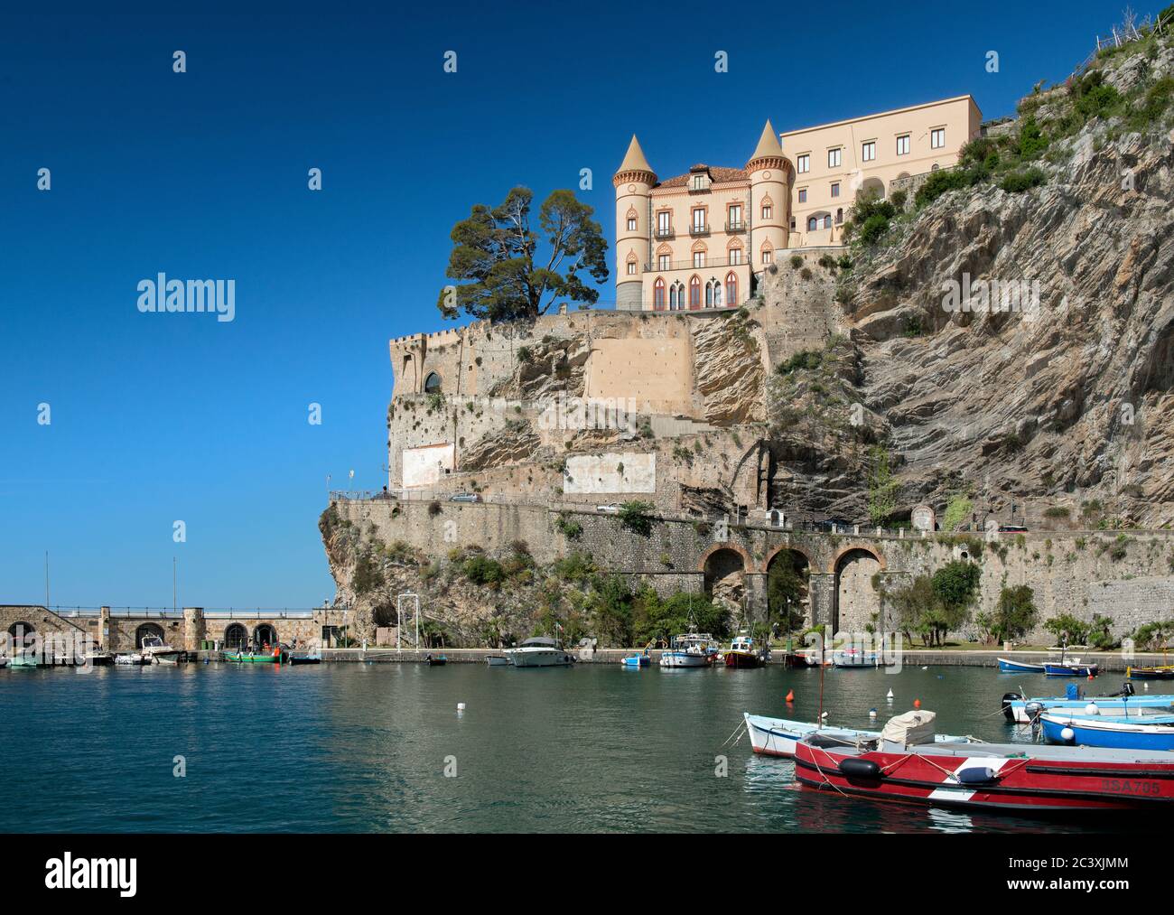 Maiori Castle on the cliffs overlooking the Tyrrhenian Sea, Maiori ...