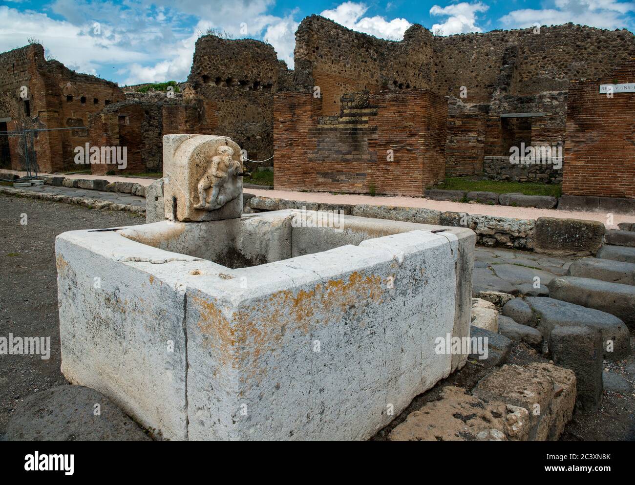 Roman Water Fountain in Pompeii, Italy Stock Photo - Alamy