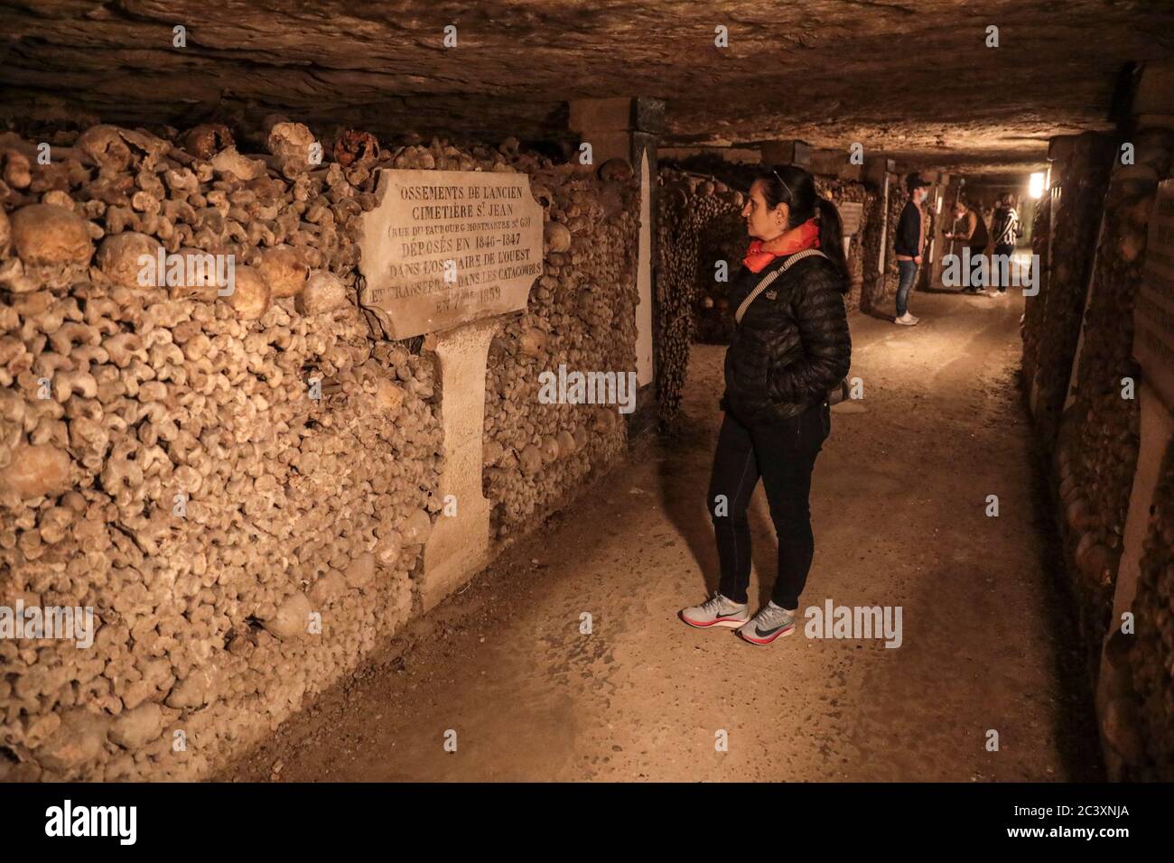 CATACOMBS OF PARIS Stock Photo - Alamy