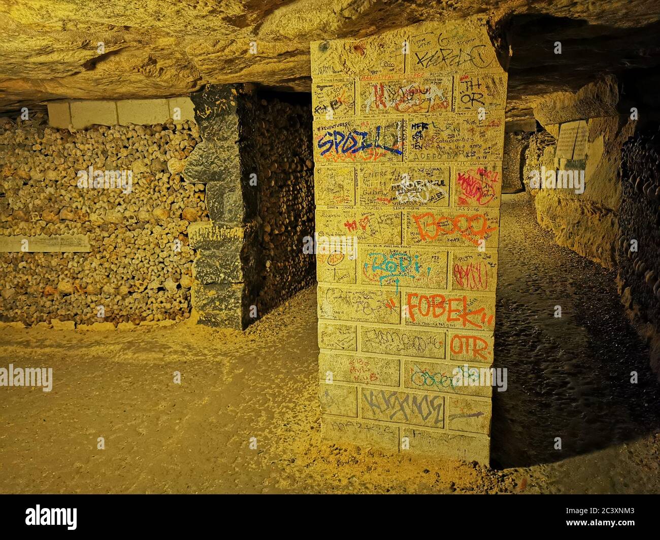 Catacombes de paris hi-res stock photography and images - Alamy