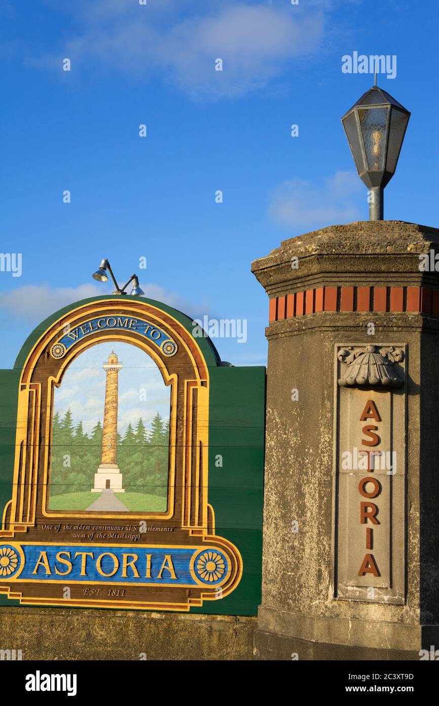 Astoria Column on the Astoria welcome sign Stock Photo - Alamy