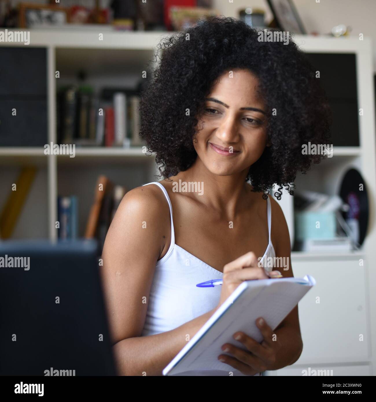 Metis woman in telecommuting hi-res stock photography and images - Alamy
