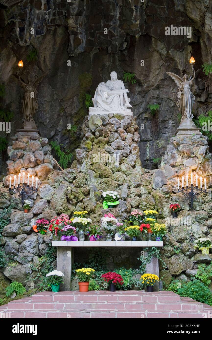 The Grotto National Sanctuary of Our Sorrowful Mother in Portland ...