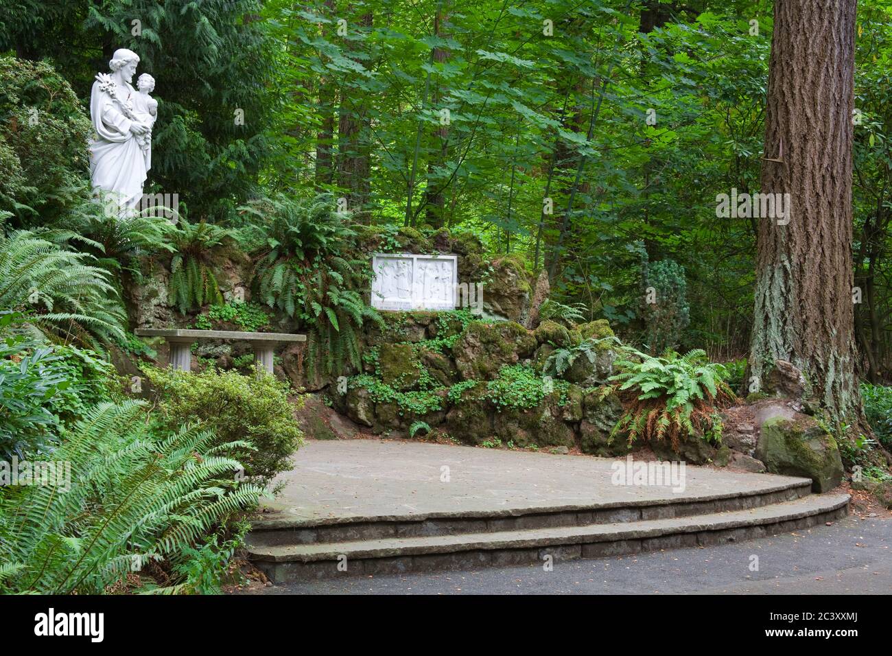 Gardens at The Grotto National Sanctuary of Our Sorrowful Mother in ...