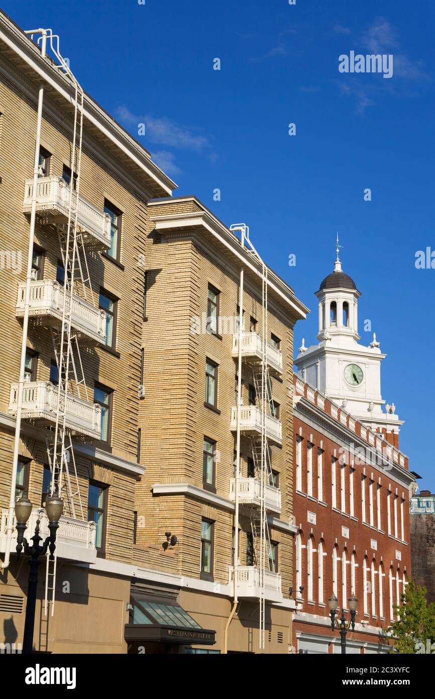 Portland landmark building hi-res stock photography and images - Alamy