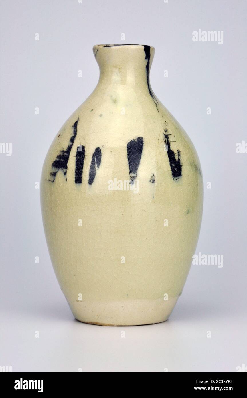 Japanese Edo period (1603-1868) tokkuri sake wine bottle Stock Photo ...