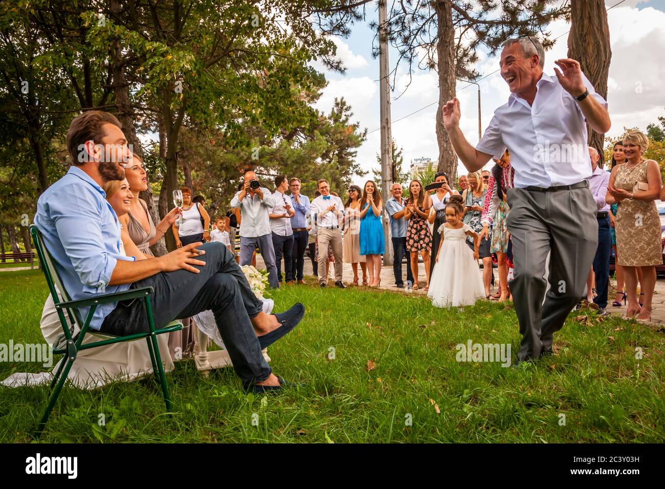 People dancing wedding hi-res stock photography and images - Alamy