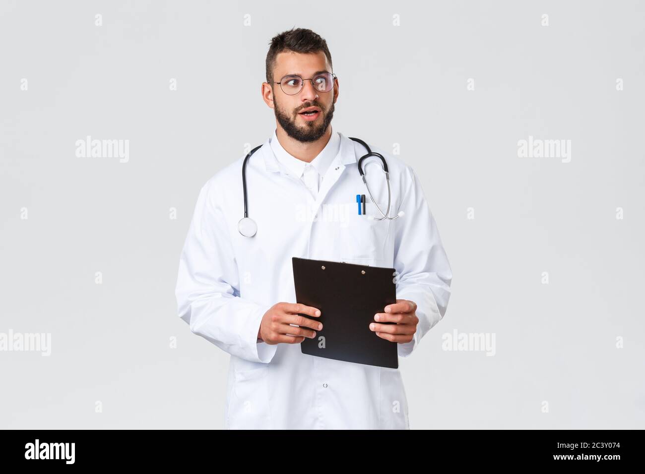 Healthcare workers, medical insurance, clinic lab and covid-19 concept ...