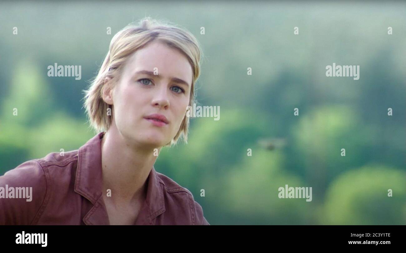 Mackenzie Davis Hair