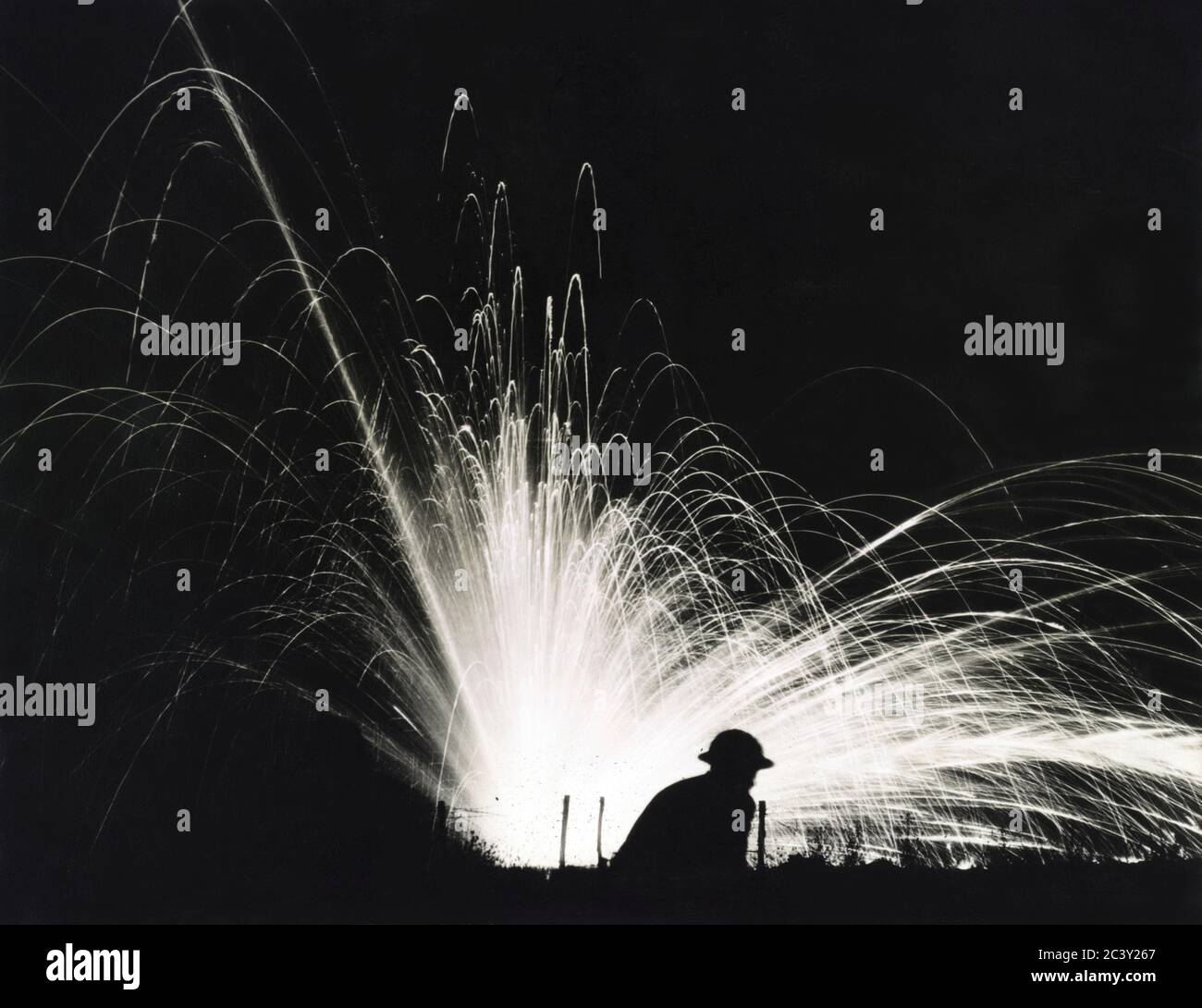World war one soldier silhouette hi-res stock photography and images ...