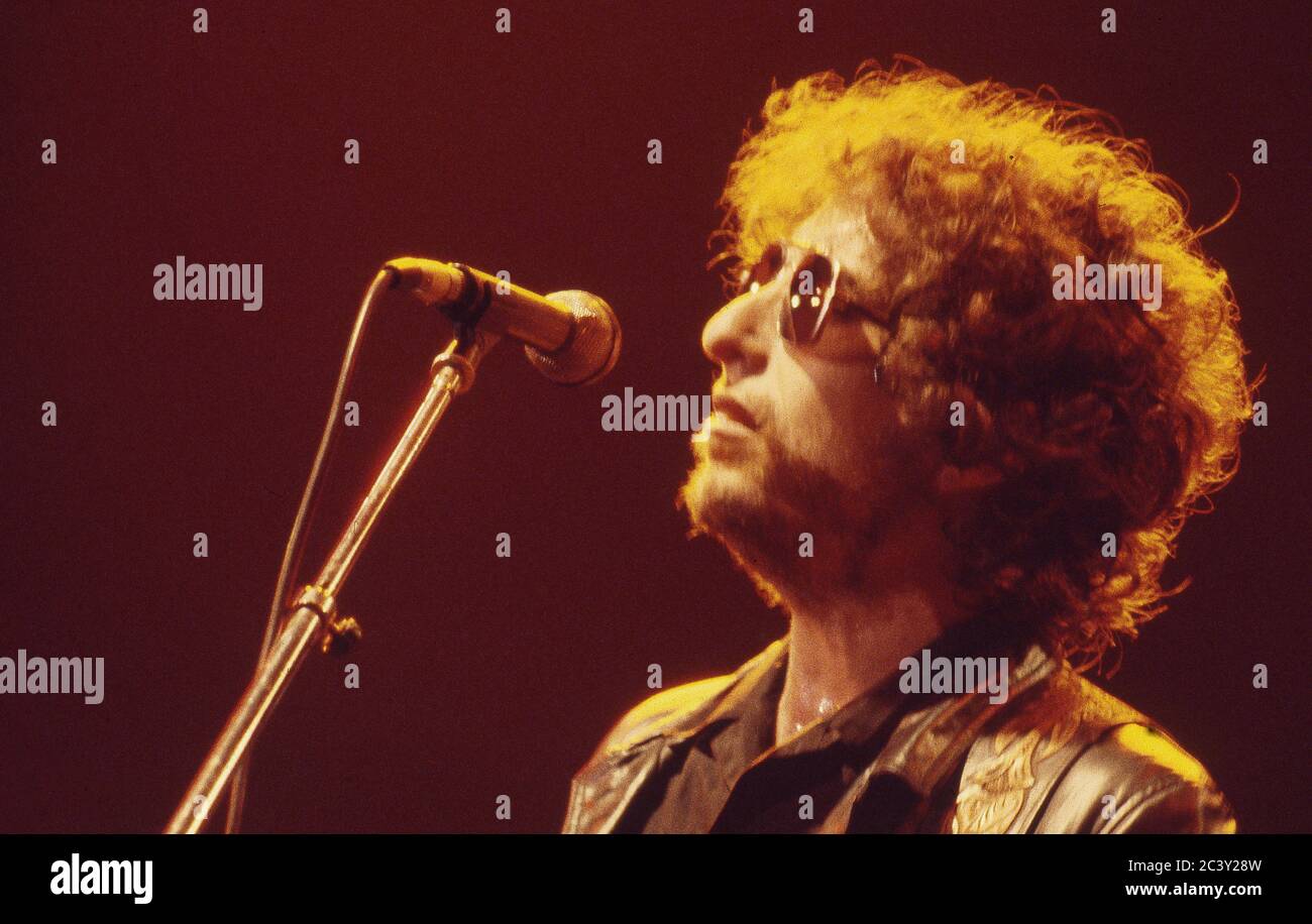 Bob dylan concert 1981 hi-res stock photography and images - Alamy