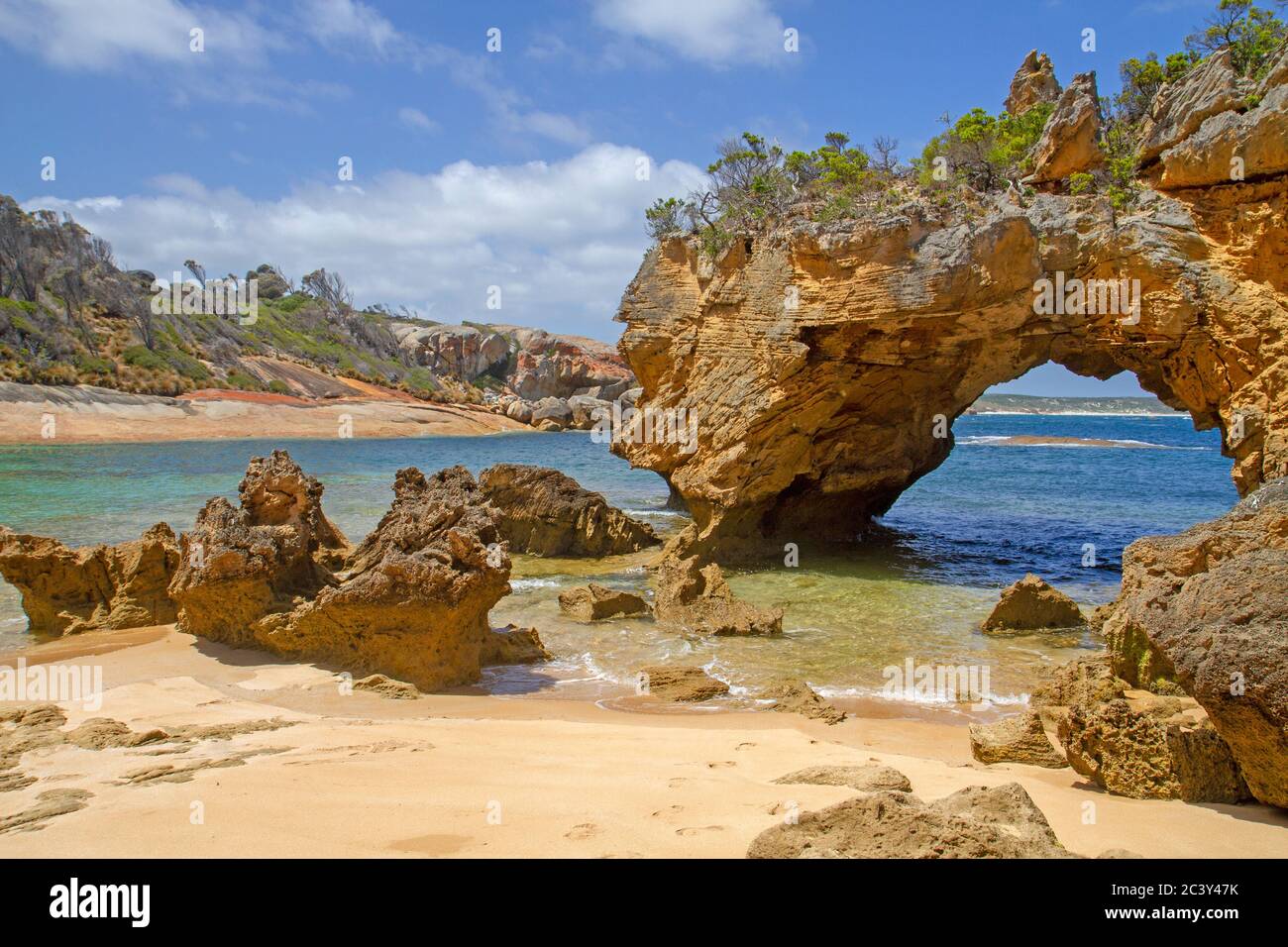 Limestone arch at Stacky's Bight on Flinders Island Stock Photo - Alamy