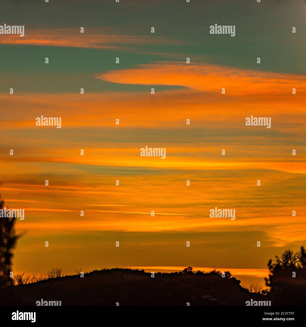 Sky silhouette nature majestic hi-res stock photography and images - Alamy