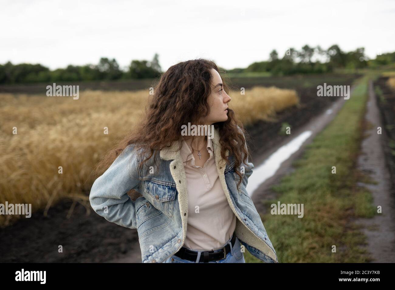 Woman brown in wheat field hi-res stock photography and images - Alamy