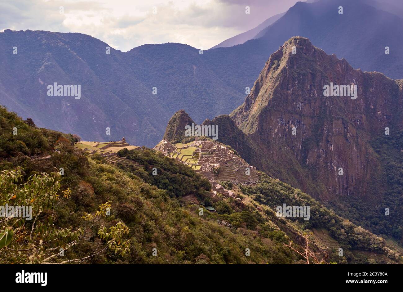 Peru, Machu Pichu, Machu Picchu and ruins of aztec village Stock Photo ...