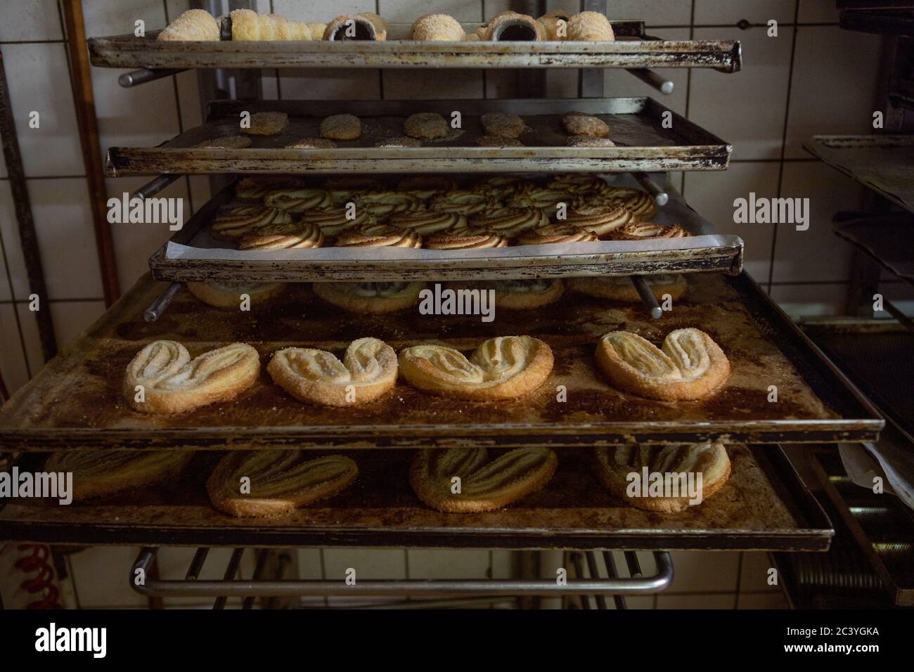 Wooden bakery trays hi-res stock photography and images - Alamy