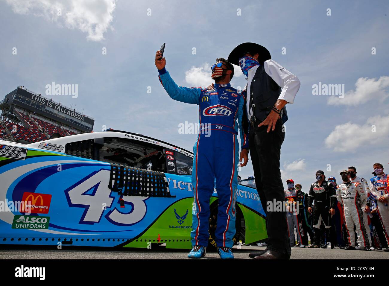 Geico nascar hi-res stock photography and images - Alamy