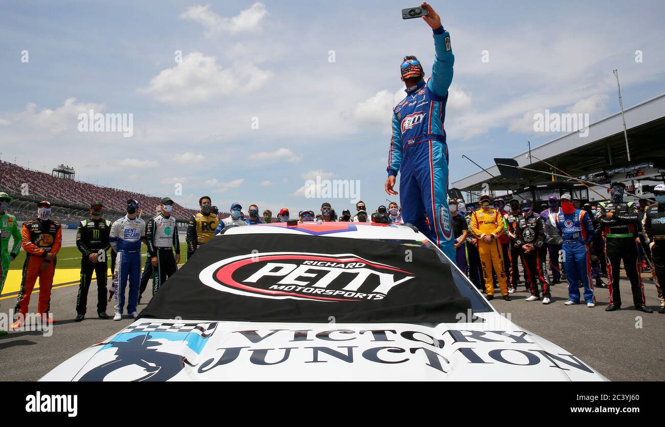 Geico nascar hi-res stock photography and images - Alamy