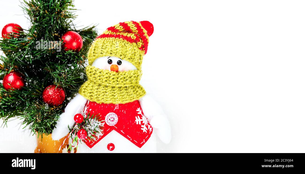 Snowman in snowy wonderland. Snowman on soft snow white background ...