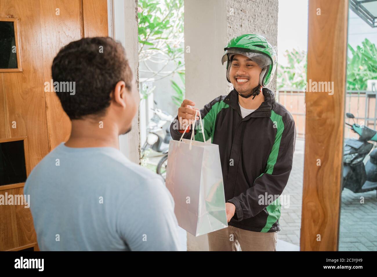 Bring delivery man High Resolution Stock Photography and Images - Alamy