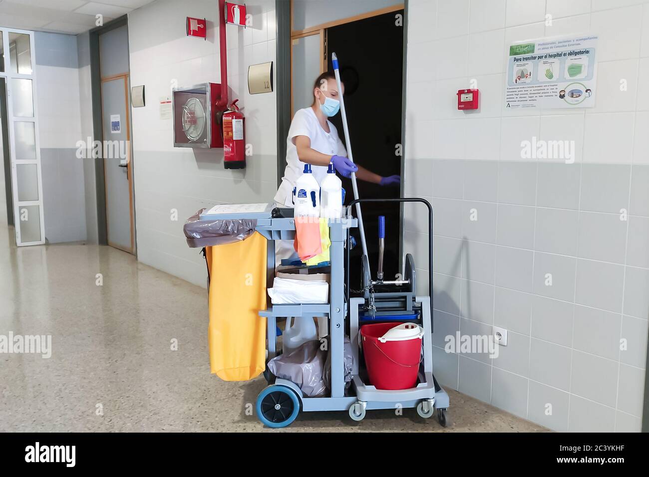 Hospital cleaner hi-res stock photography and images - Alamy