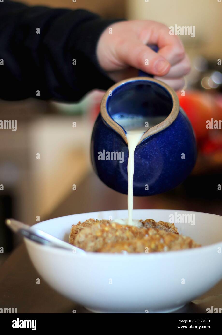 Hand pouring milk hi-res stock photography and images - Alamy