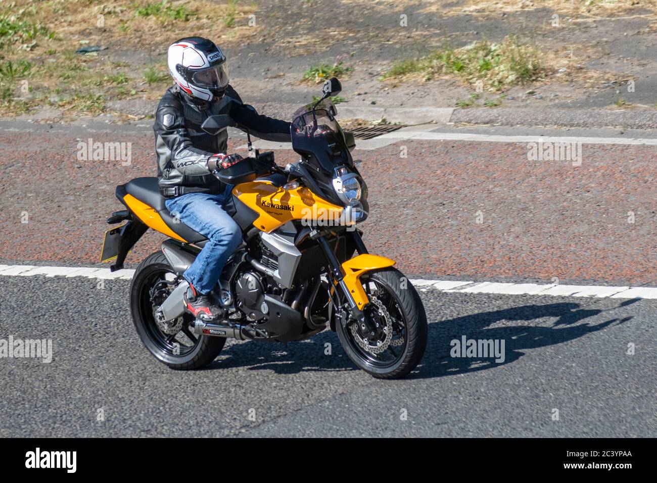 2012 kawasaki versys 650 black yellow hi-res stock photography and ...