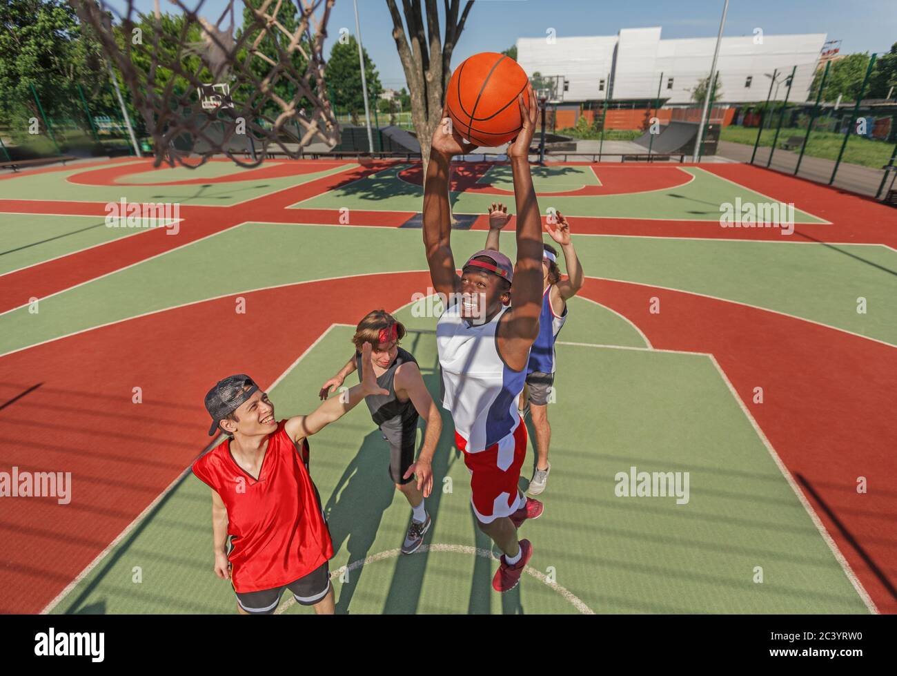 Basketball player jumping hi-res stock photography and images - Alamy