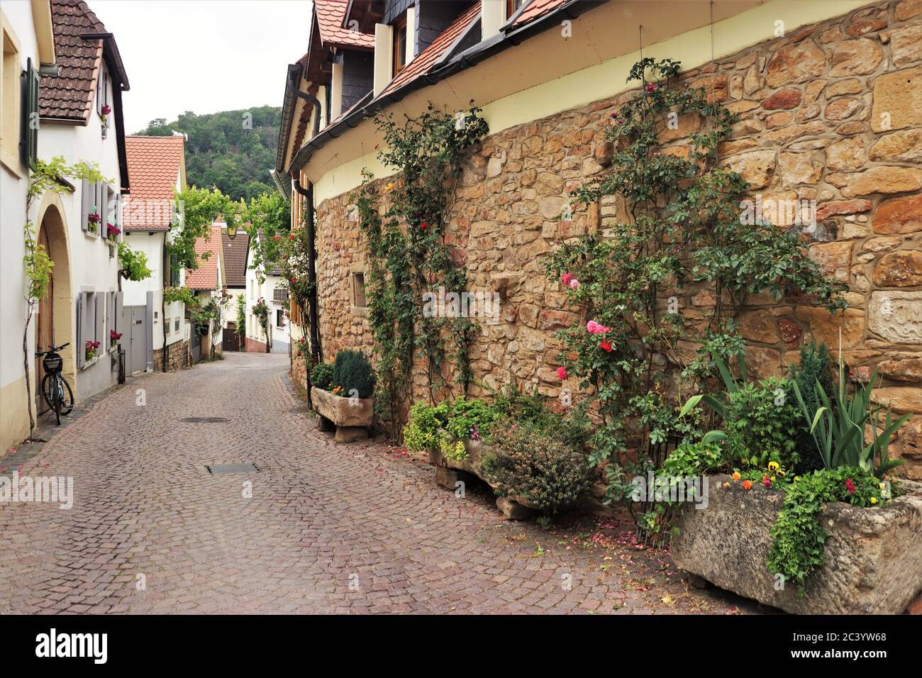 Traditional cobblestone wall hi-res stock photography and images - Alamy