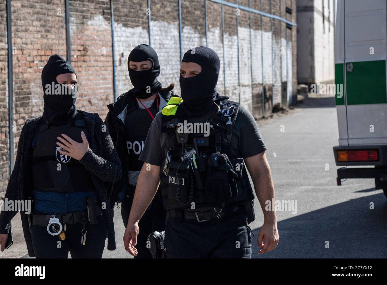 Officers cross hi-res stock photography and images - Alamy