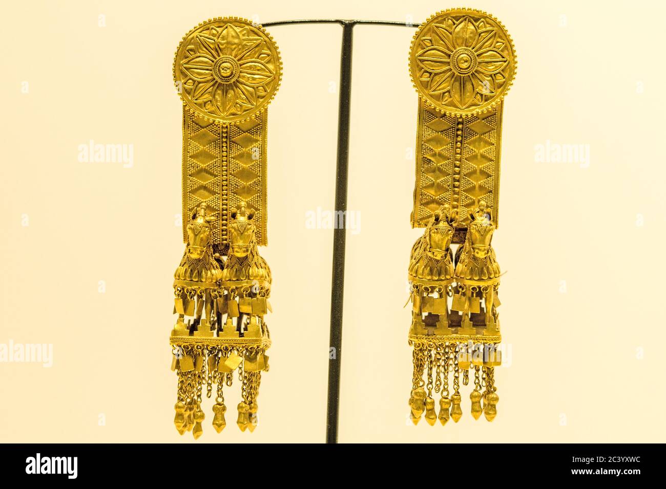 4th - 3rd Century B.C.E., Gold filigree earrings jewellery, State ...