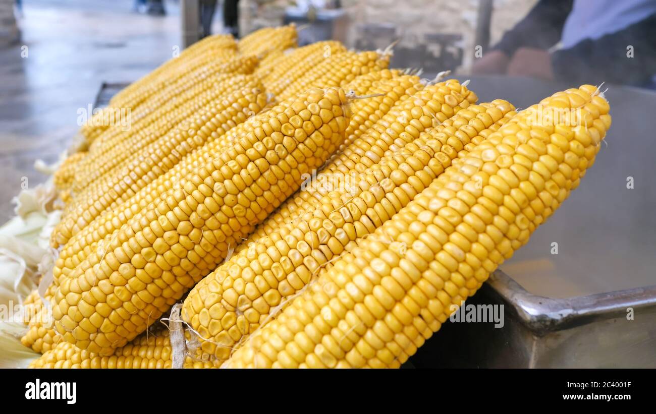 Boiled corn on the streets of Istanbul. Turkey Stock Photo - Alamy