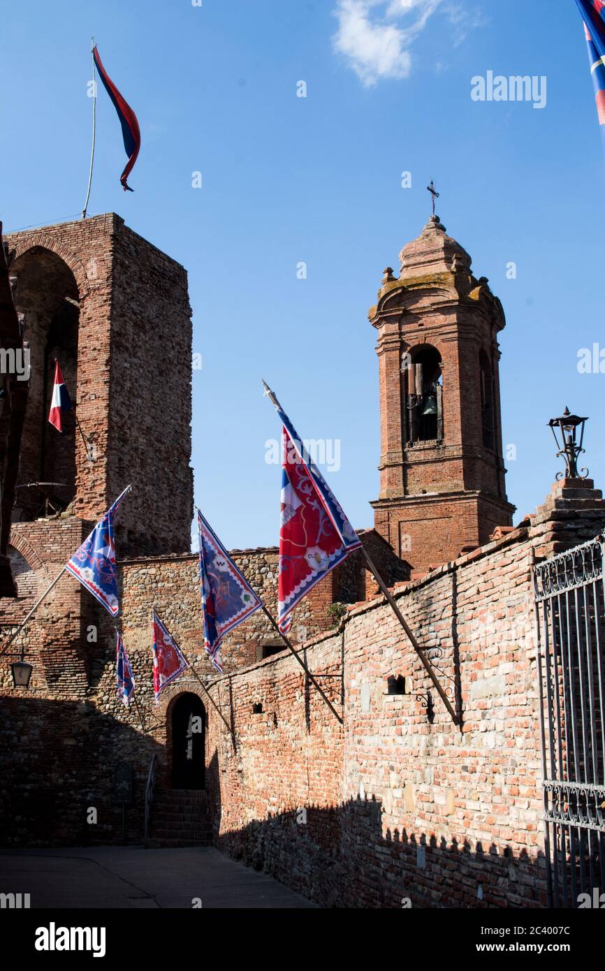 Medieval italian village hi-res stock photography and images - Alamy