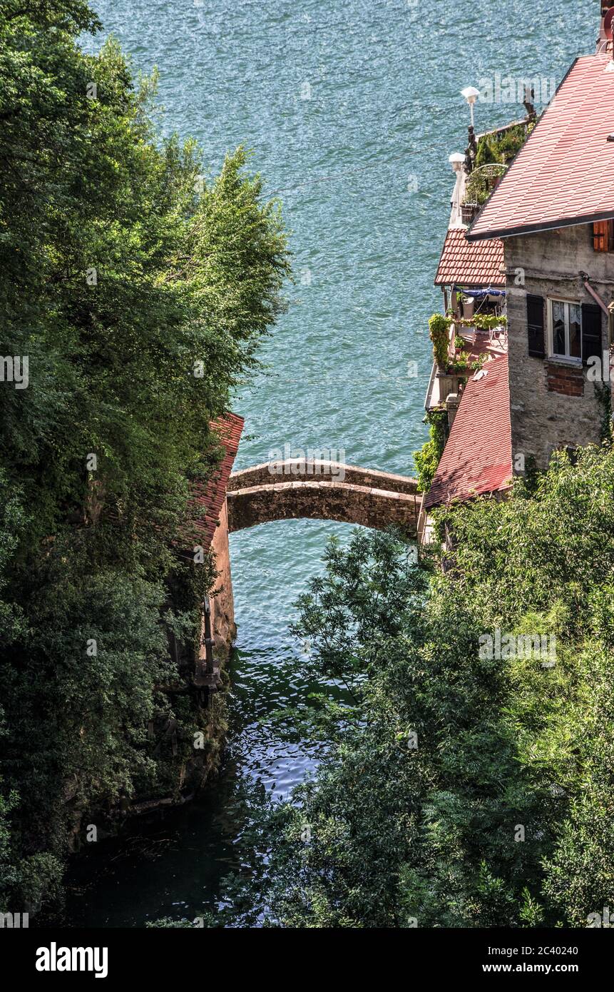 Medieval stone arch bridge hi-res stock photography and images - Alamy