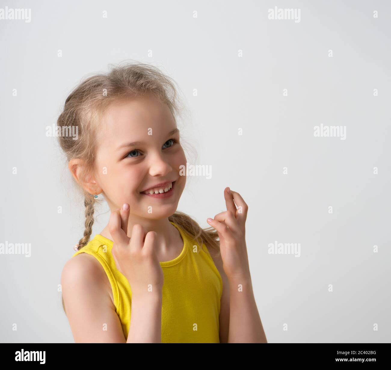 Fingers crossed child hi-res stock photography and images - Alamy