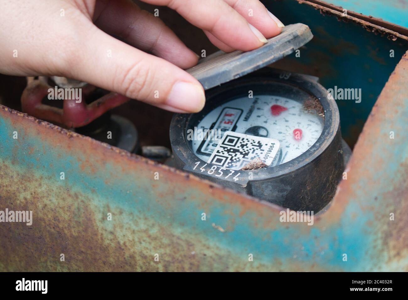 Smart water meter hi-res stock photography and images - Alamy