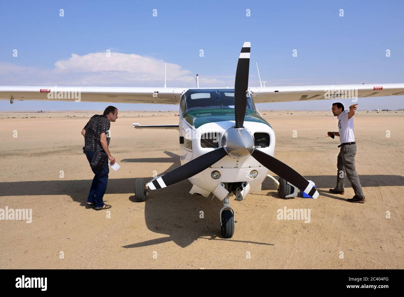 Airplane pilot african hi-res stock photography and images - Alamy