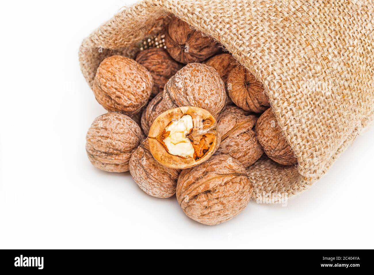 Wallnuts table hi-res stock photography and images - Alamy