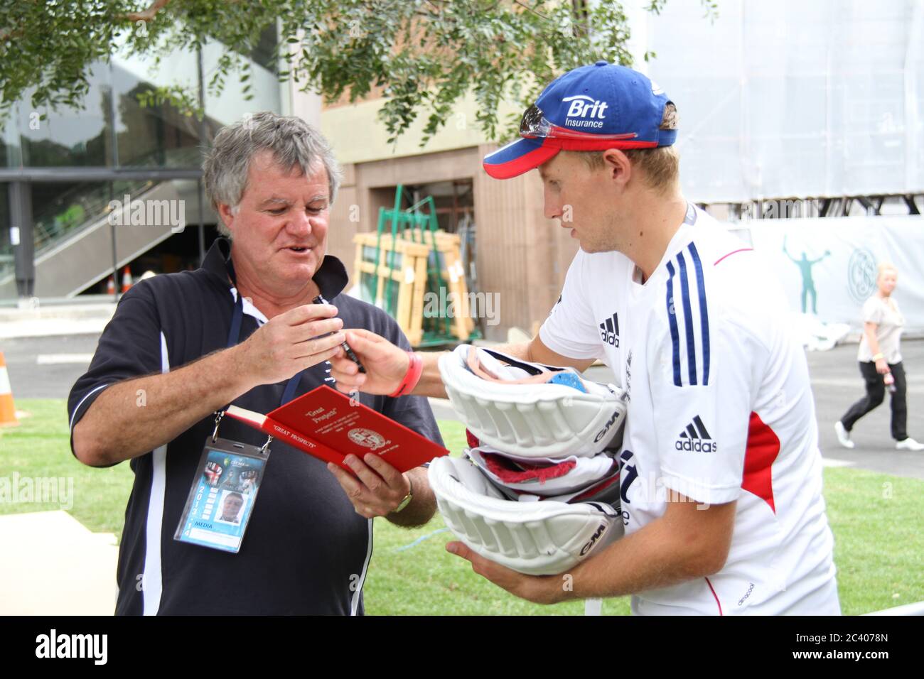 English cricketer Joseph Root signed autographs and had his photo taken ...