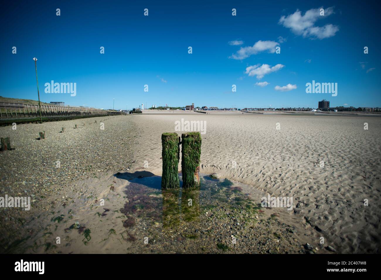 UK Beach Summer. Empty sandy beach during low tide at Littlehampton ...